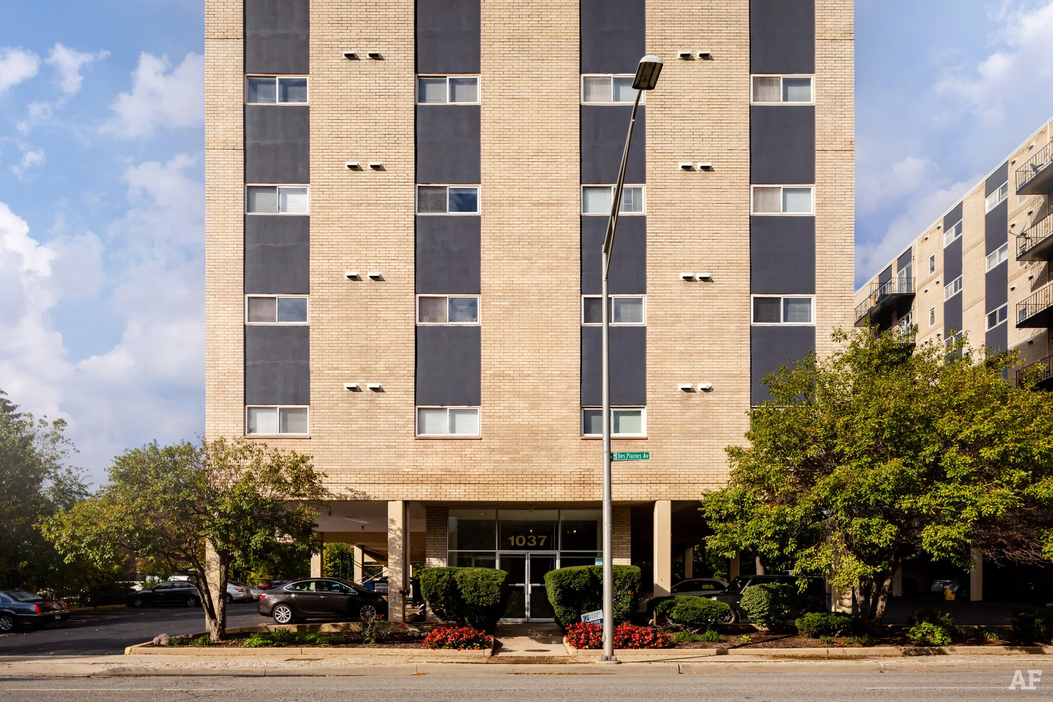 Grand Park Apartments for Rent - Oak Park | Domu