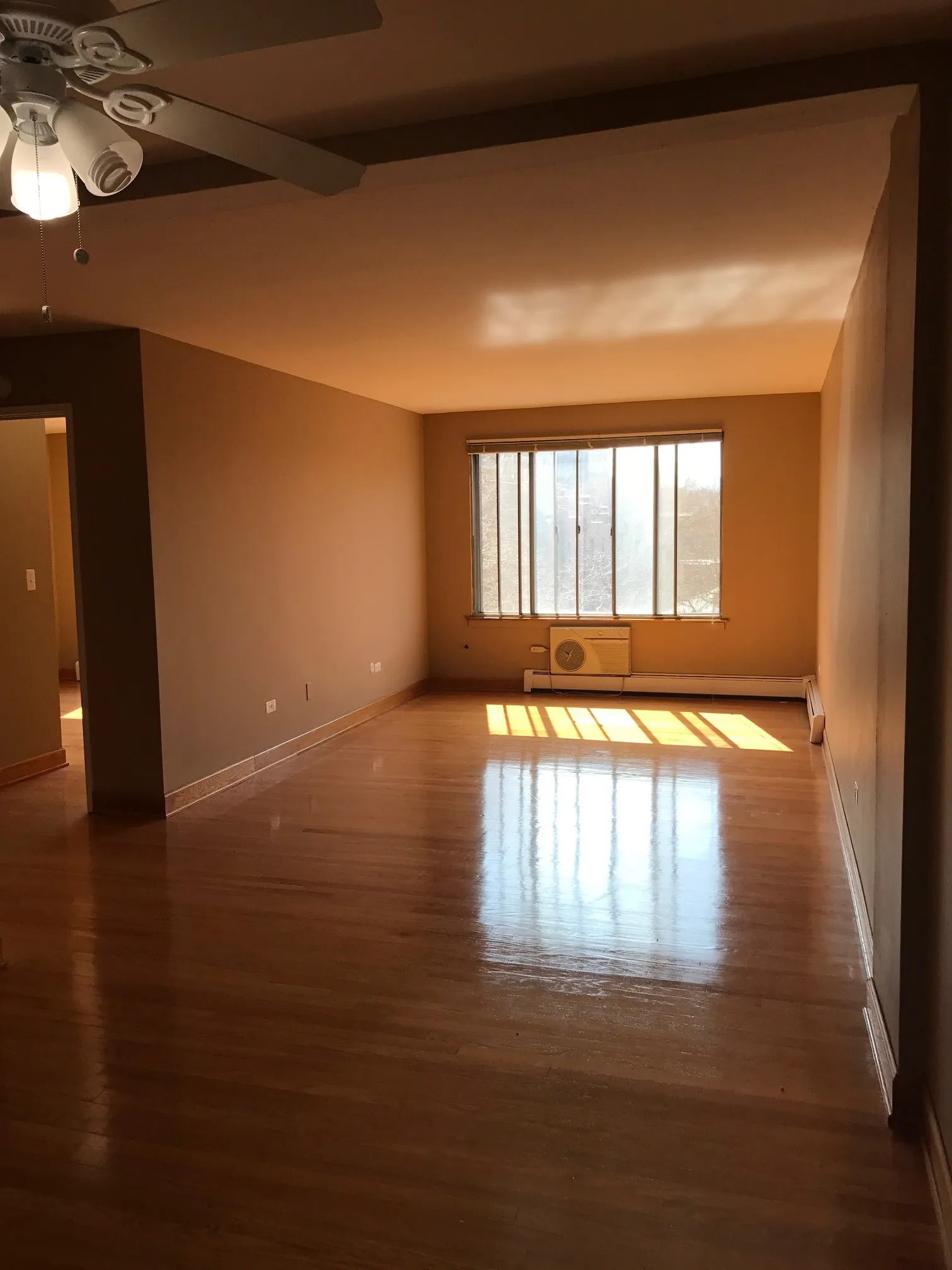 2930 N PINE GROVE AVE #409,Chicago,IL,60657 | Domu